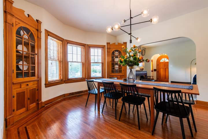 5br W/ 6 King Beds + Hot Tub - Louisville, KY