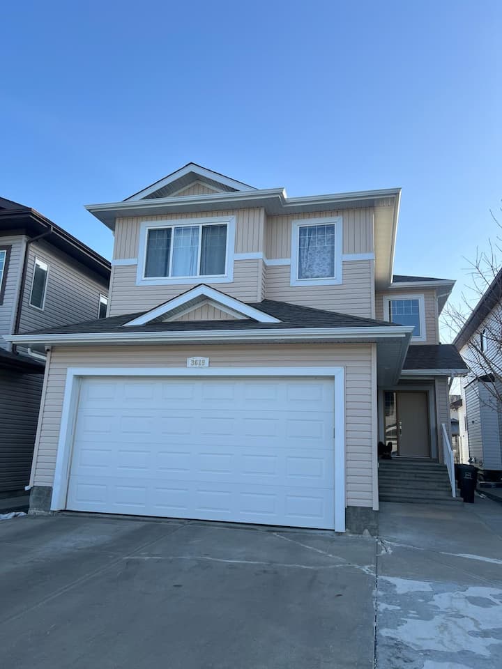 Single Family House Edmonton Tamarack - Edmonton