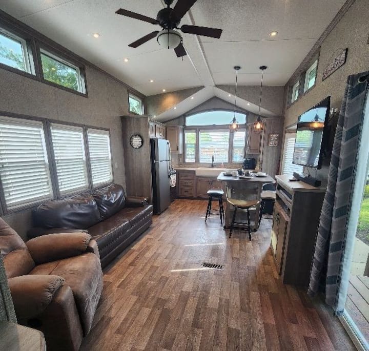 Tiny Home Resort Get Away At Seven Eagles - Savanna, IL
