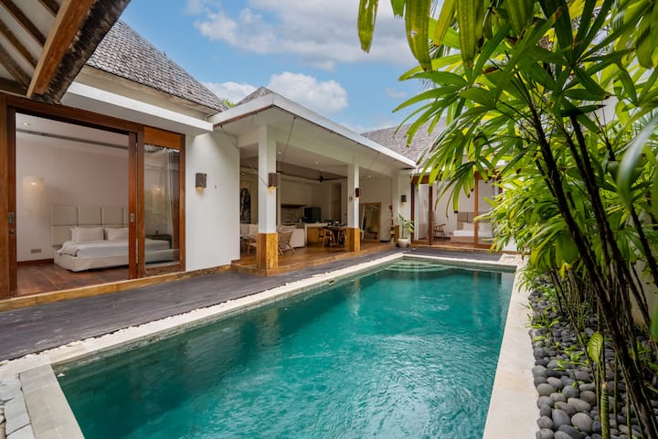 Relaxing 2br Pool Villa In Seminyak - Seminyak