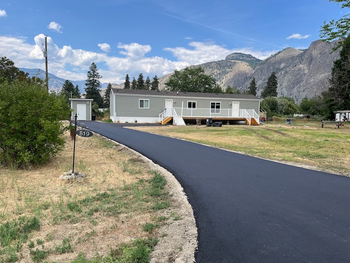Cozy Home On Quiet Half Acre - Keremeos