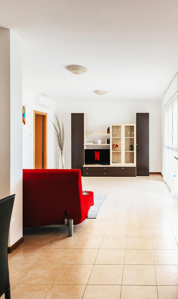 Fully-furnished 83sqm Condo With Parking & Skyline - Monza
