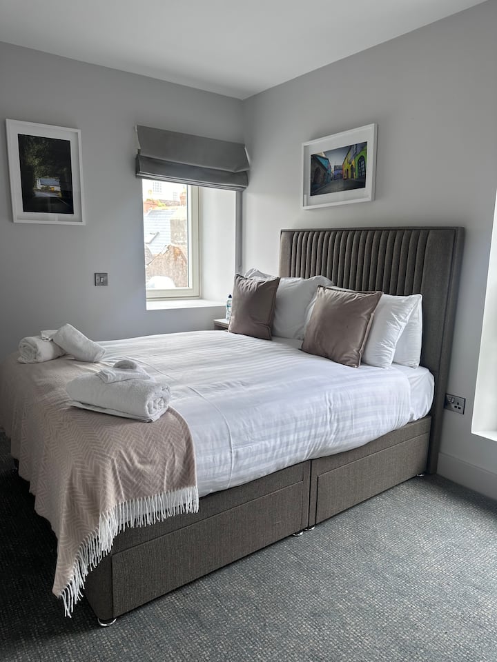 Number One - Room 9 - Kinsale