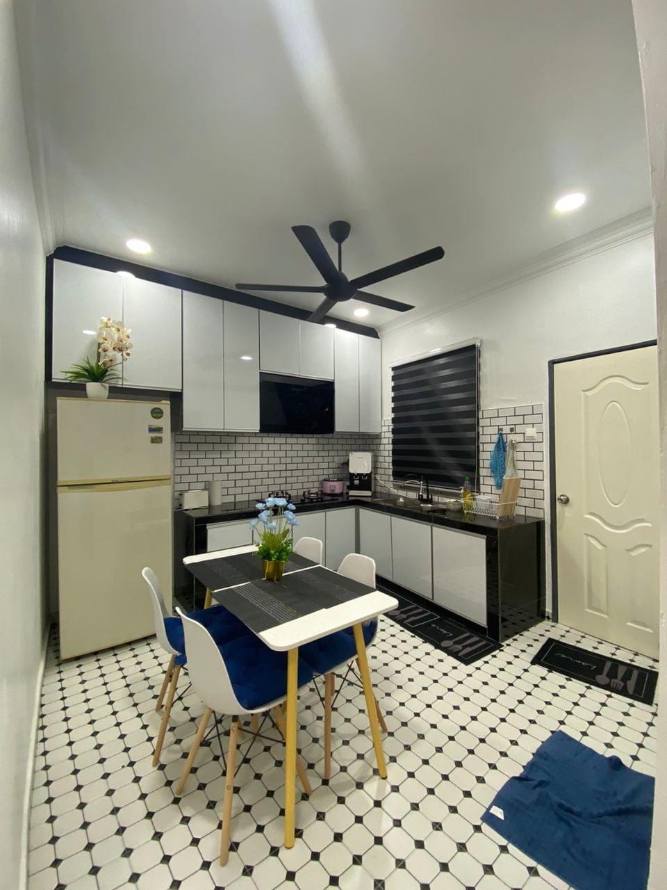 Unit Biru D Anggun Village House With 3 Habitaciones - Casas en ...