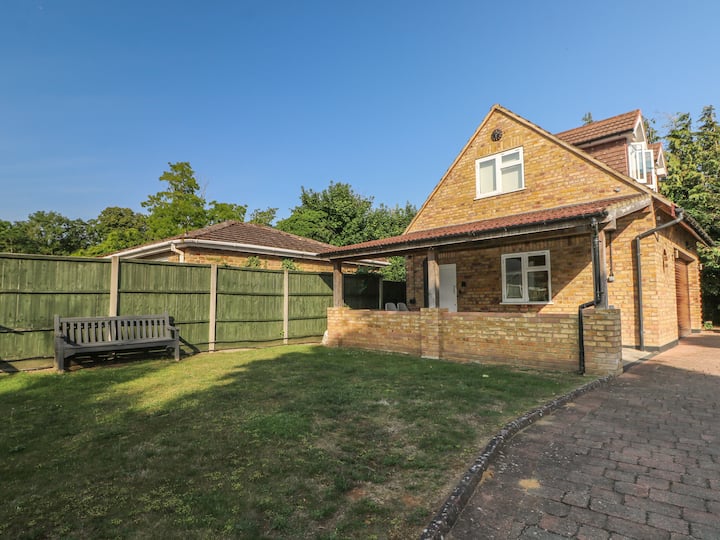 Thames Retreat - Staines-upon-Thames