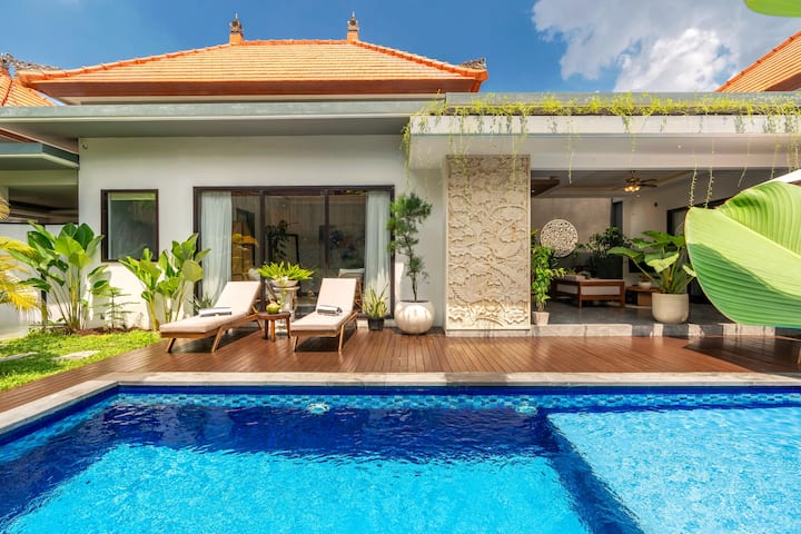 Promo / Bright & Spacious, 3br Tropical Pool Villa - Bali