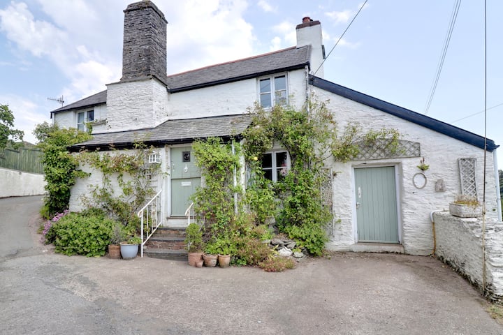 14th Century Cottage W/ Hot Tub + Dog Friendly - North Devon District