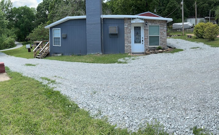 R&r Retreat  W/lake Access.

Grand Lake 

Grove,ok - Twin Bridges State Park, Fairland
