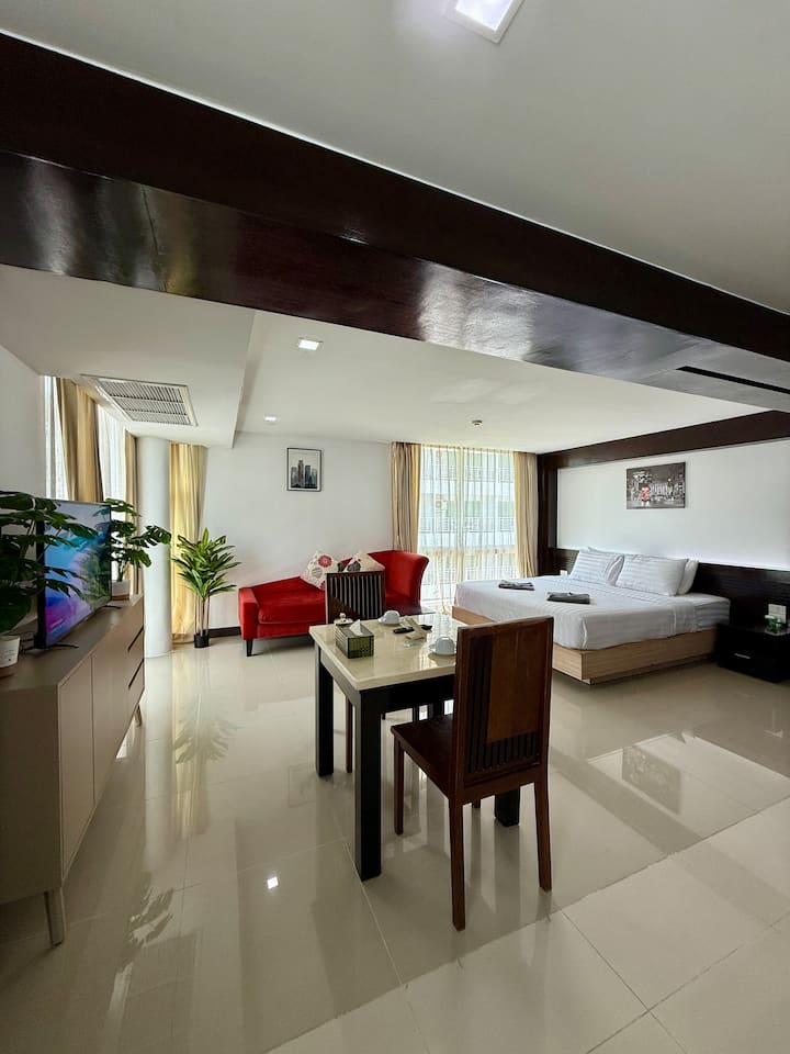 Large Studio In Patong • Kitchen & Daily Cleaning - パトンビーチ