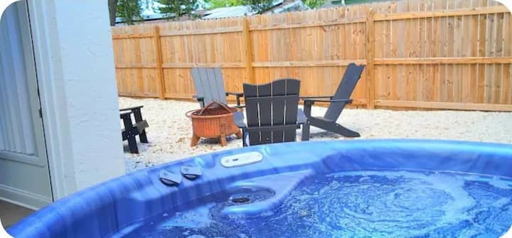 #30 New Holiday Jacuzzi Home - New Port Richey, FL