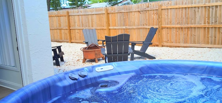 #30 Holiday Home With Jacuzzi - New Port Richey, FL