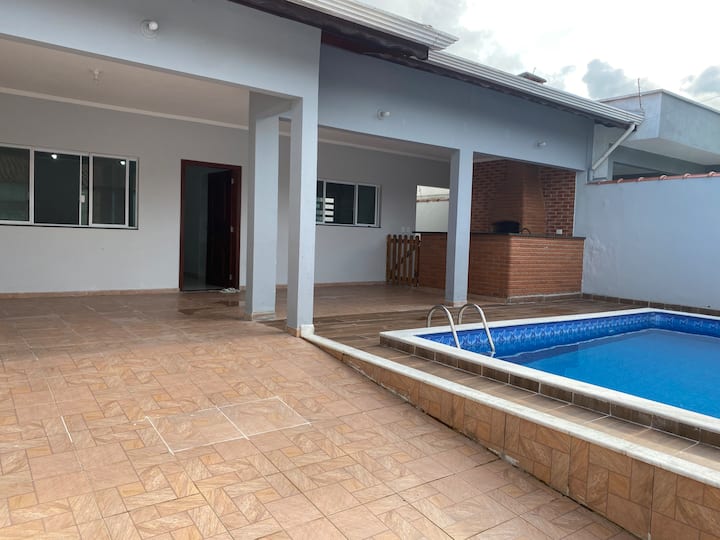Casa Com Piscina, Peruíbe. - Peruíbe