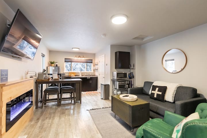 Adorable Studio, Dreamy Beds And Mountain View’s - Alyeska, AK