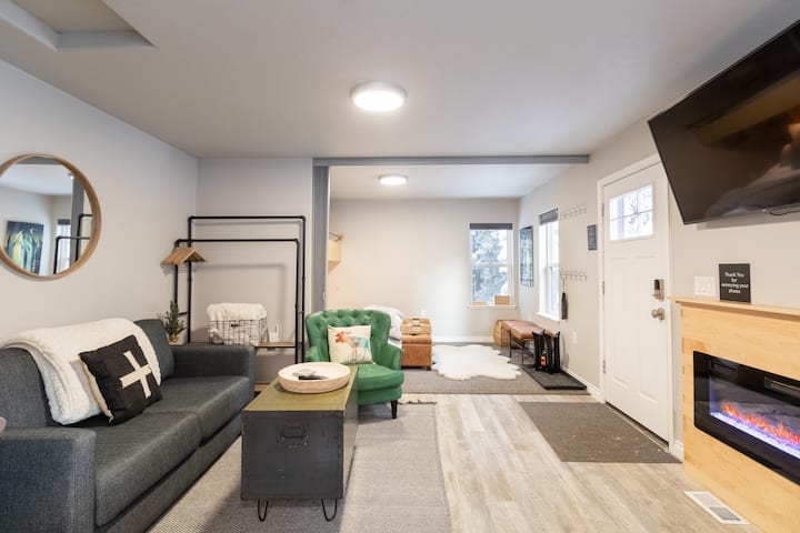 Mountain-cozy Studio W/ Fireplace - Alyeska, AK