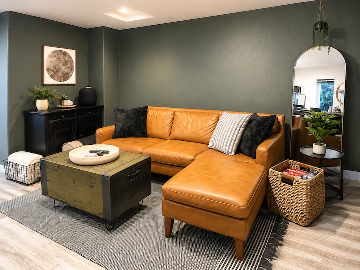 Luxury Cozy Studio Fireplace & Plush Bedding - Girdwood, AK