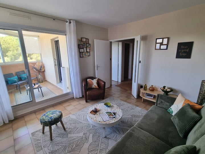 Spacieux T2, Idéalement Placé Avec Parking Privé - Uzès