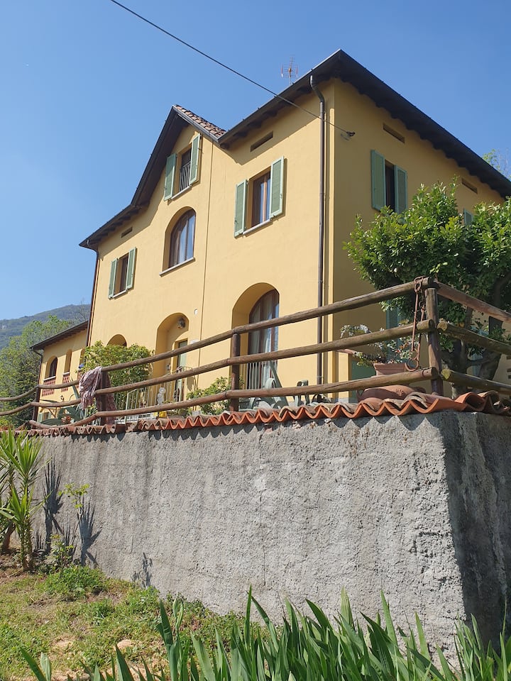 Casa Nel Verde Vicino A Como-relax Nella Natura - Lasnigo