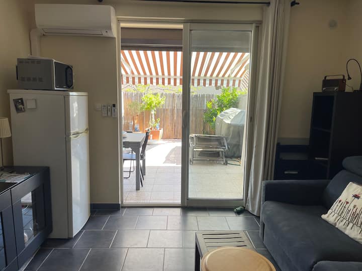 Studio Climatisé Terrasse 25 M2
Mer à 5 Mn
Parking - Saint-Cyr-sur-Mer
