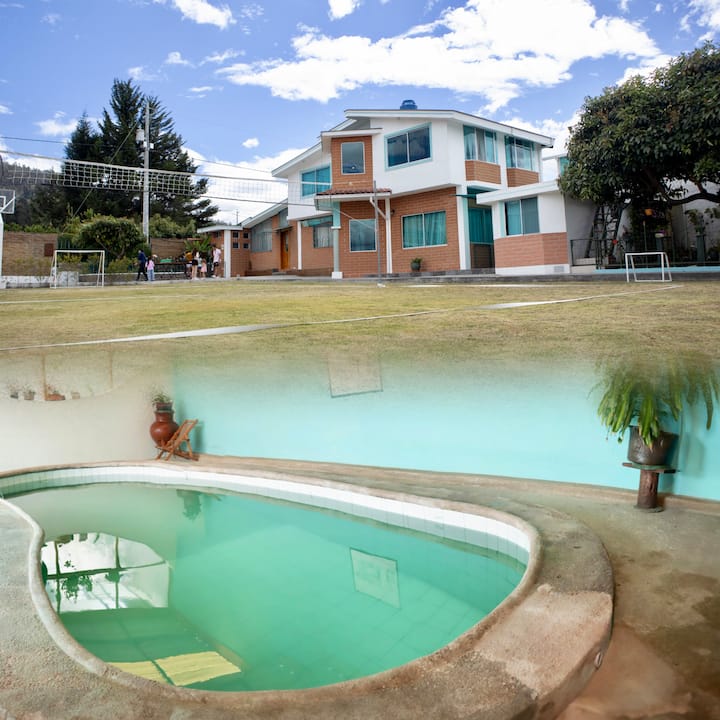 Villa Con Piscina Temperada Tu Refugio En El Valle - Quito