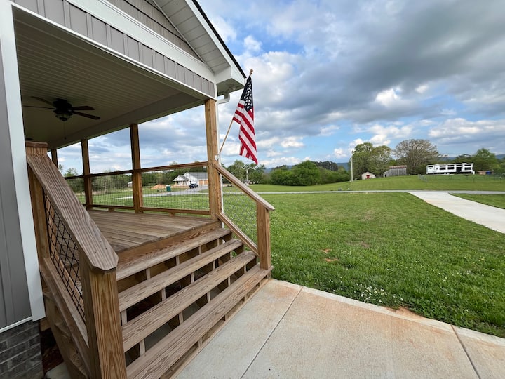 Smokey Mountain Getaway - Maryville, TN