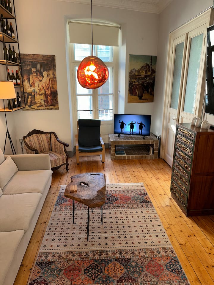 Beyoğlu/pera’da Tarihi Binada Modern Konaklama - تركيا