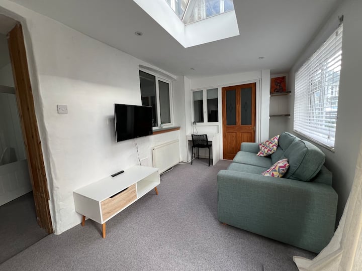 Affordable Apartment Near Fistral/towan Parking - Newquay