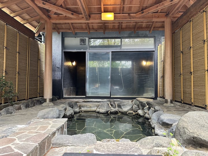 Private Onsen, Room In Onsen Inn - 箱根町