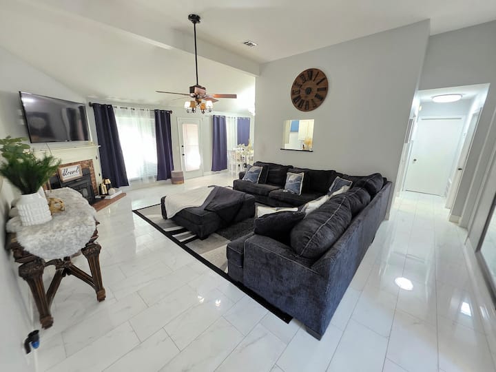 Beautiful Yukon Home - Yukon, OK