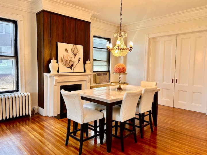 Large Room & Private Bathroom In Shared Guest Home - Staten Island, NY