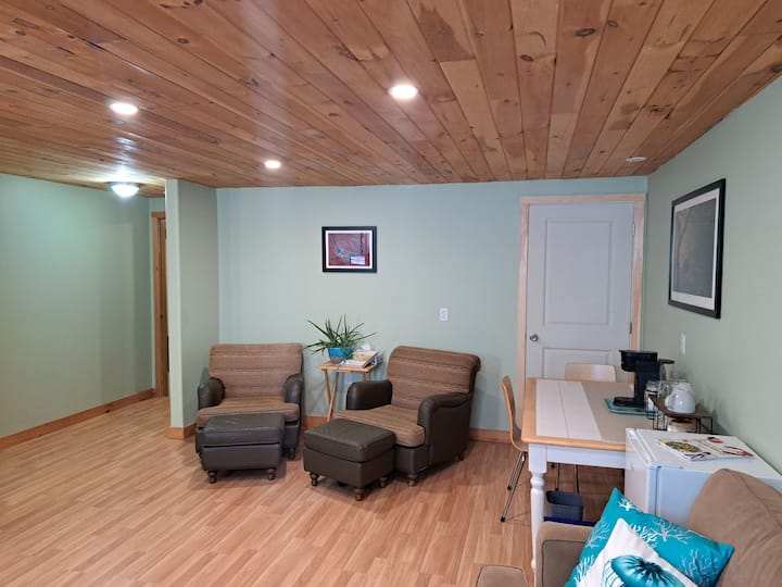 One Bedroom Suite With Private Livingroom. - St. Andrews