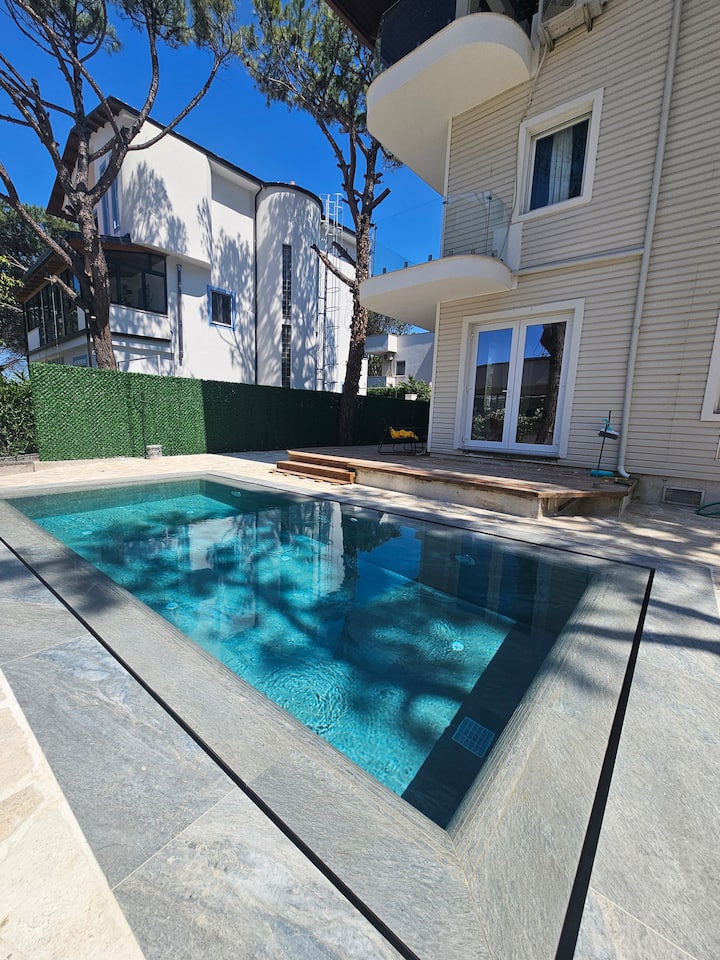 Beachfront Blue Wave Spa Villa In Private Resort - Spille