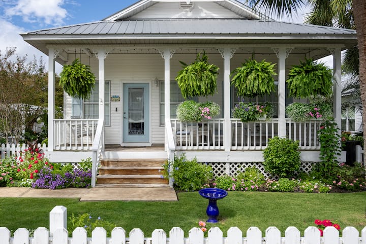 The Brinley House:steps From Beach/pool/bikes Etc. - Destin, FL