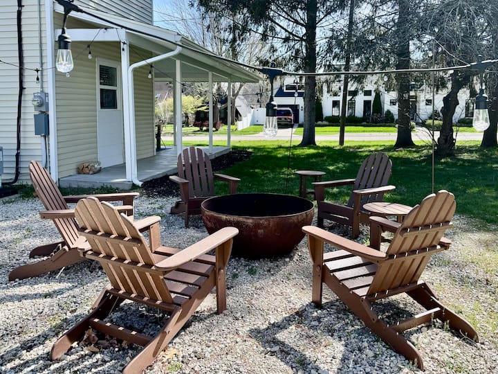 Spacious Farmhouse | Walk To Downtown & Waterfront - Saugatuck, MI