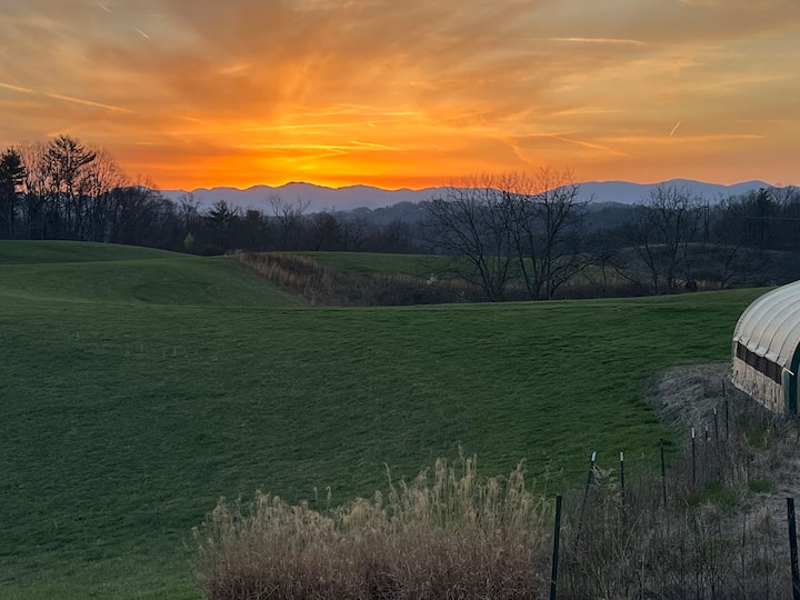 Modern Farmhouse W/ Hot Tub & Views. Close To Avl - Weaverville, NC