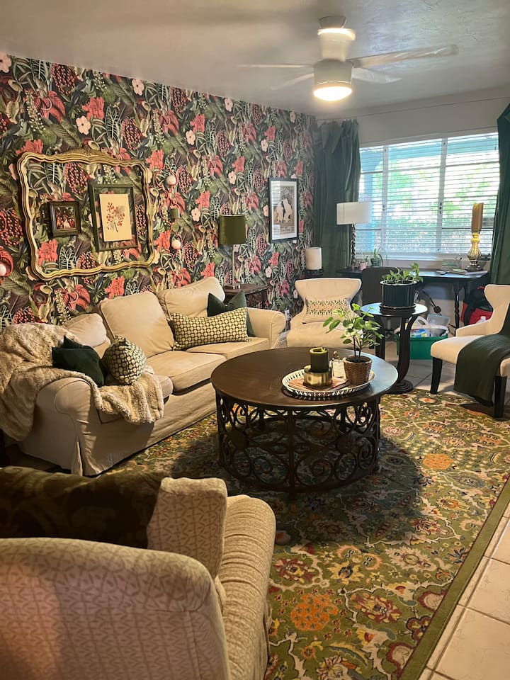 Biltmore Area Home W/ Stock Tank Pool - フェニックス, AZ