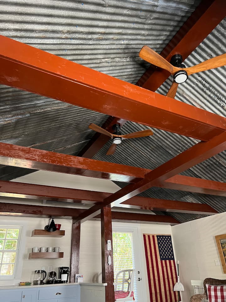 The Carriage House
Two Queens & One Twin - Florence Marina State Park, Omaha