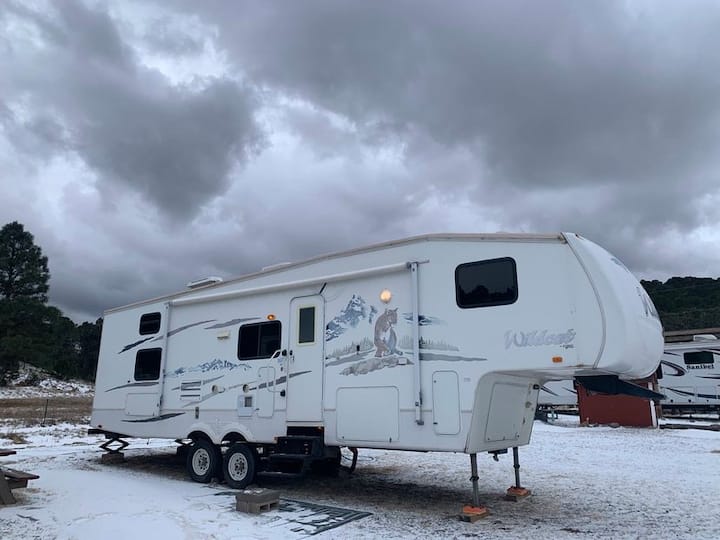 Cozy 5th Wheel Camper - New Mexico