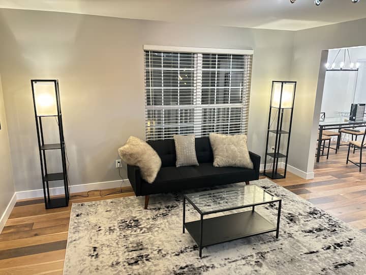 Spectacular Freshly Appointed 2 Bed/2bath Condo - O'Fallon, MO