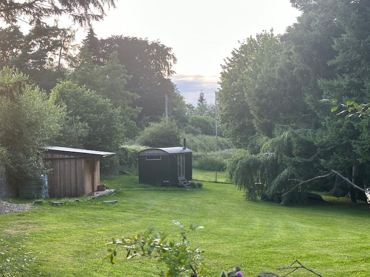 Crossoak Shepherd Hut - Canal Side - Brecon