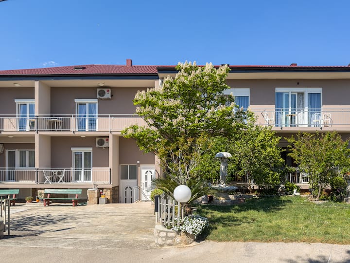 Tinka, Apartment No 12 - Starigrad-Paklenica