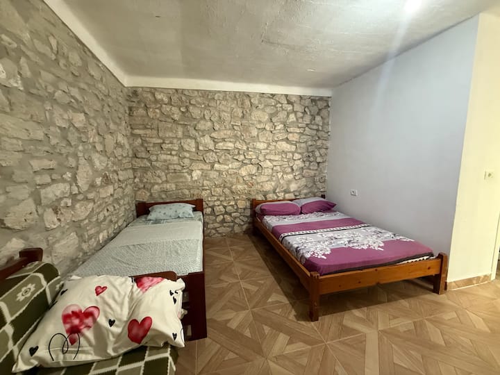 Studio For Rent In Qeparo - Qeparo