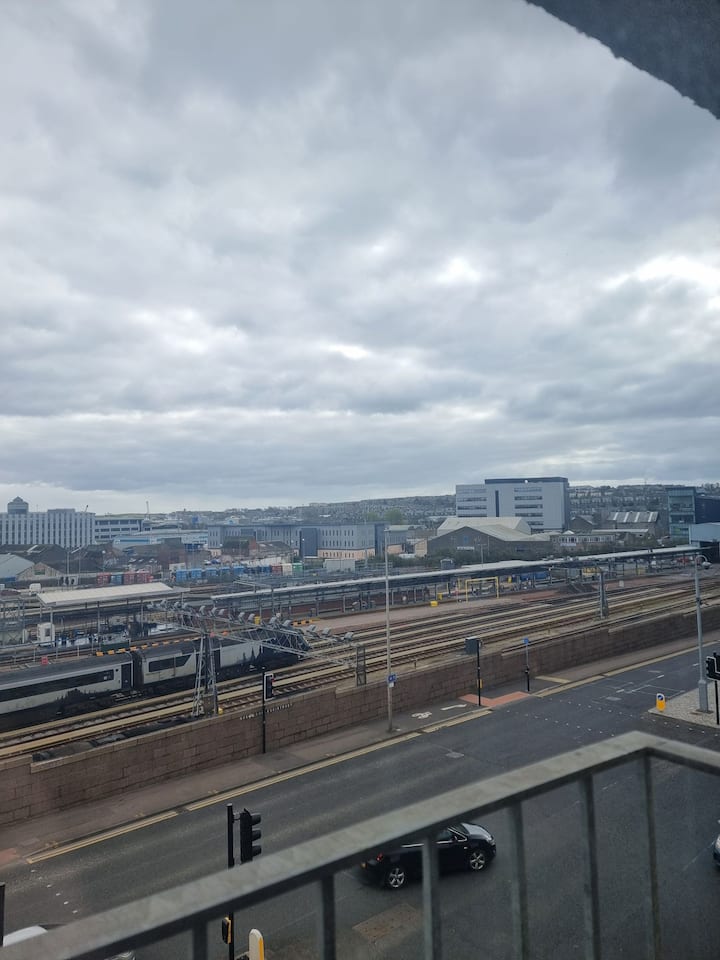 2 Bedroom Penthouse/top Floor - Aberdeen