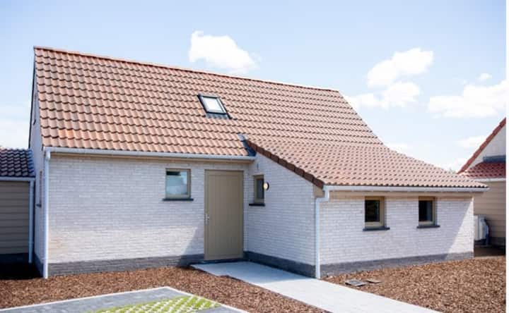 Gloednieuw Vakantiehuis Met Zonnige Tuin & Parking - Koksijde