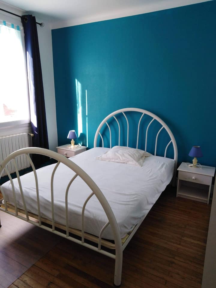 Chambre Lit Double Chez L'habitante - Cholet