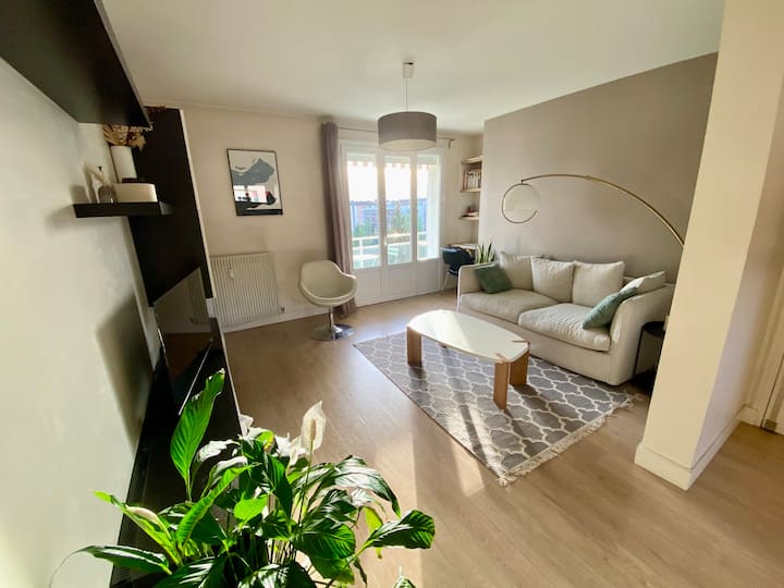 Charmant T2 Proche Lac/commerces Avec Garage Privé - Annecy