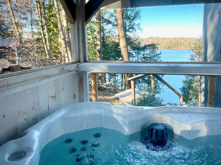 Muskoka Lake Hideaway + Hot Tub/bonfires/4-seasons - Muskoka District Municipality