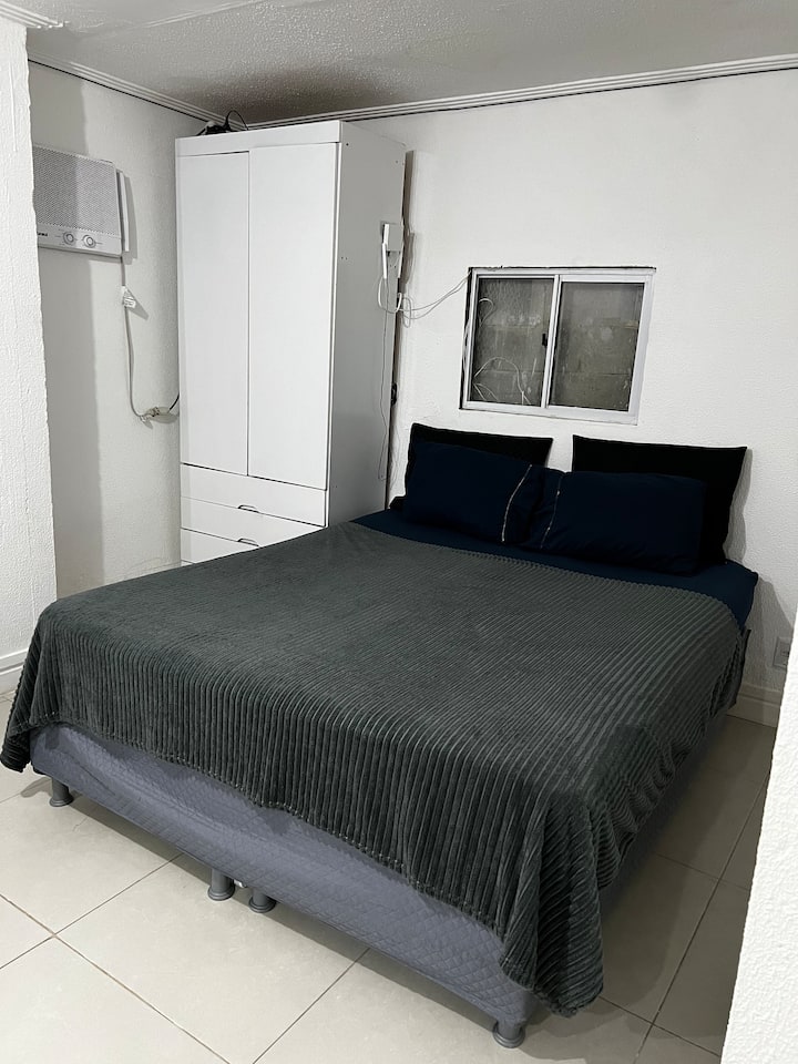 Flat Em Subsolo Ao Lado Da Praia - Recreio dos Bandeirantes