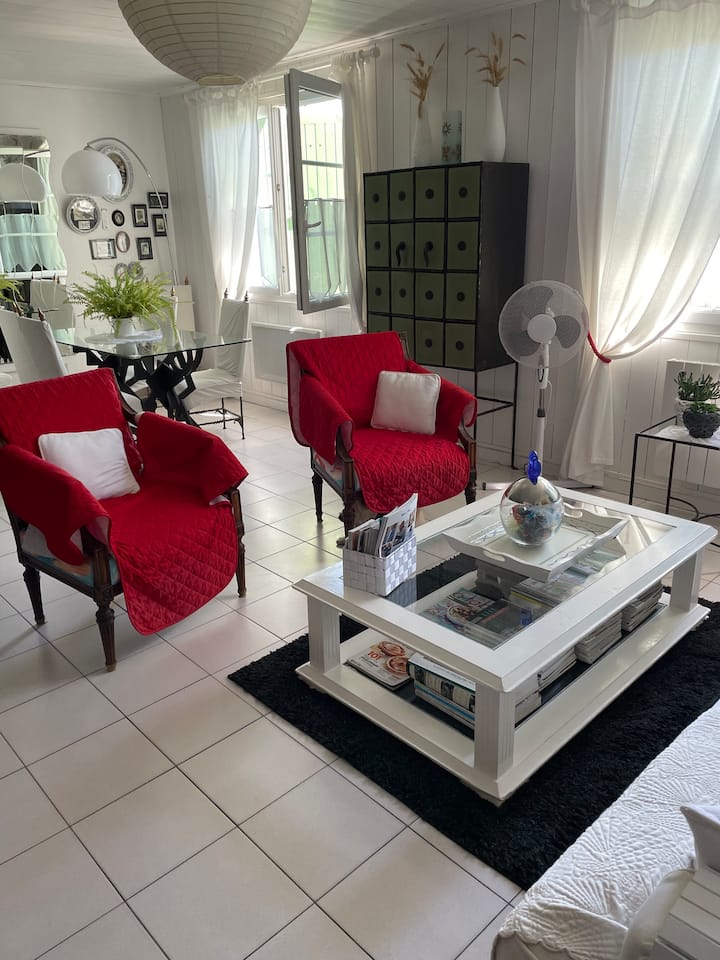 Maison Mitoyenne, Garage Et Beau Logement De75 M2 - La Couarde-sur-Mer