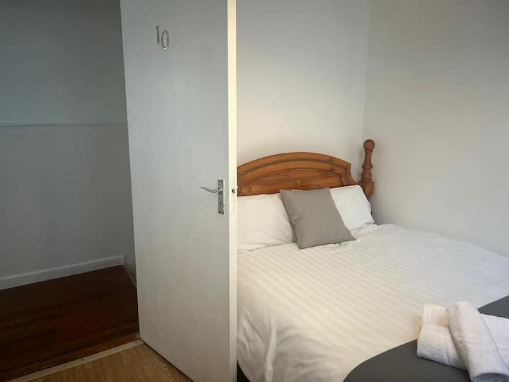 Double Bedroom In Cloyne. R.10 - Midleton