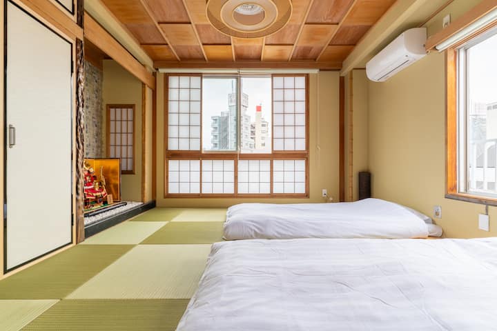 家族・団体にぴったり！通天閣すぐ！93㎡の広々お部屋／2バスルーム・2トイレ完備／空港直通！ - Namba Station - Osaka